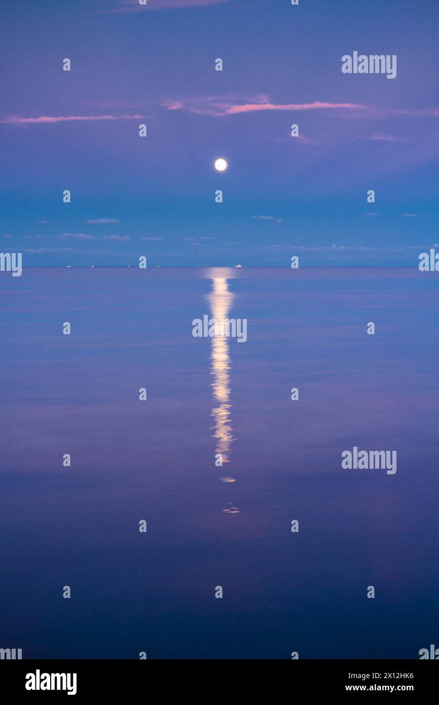 Moonlight reflecting on sea hi-res stock photography and images - Alamy
