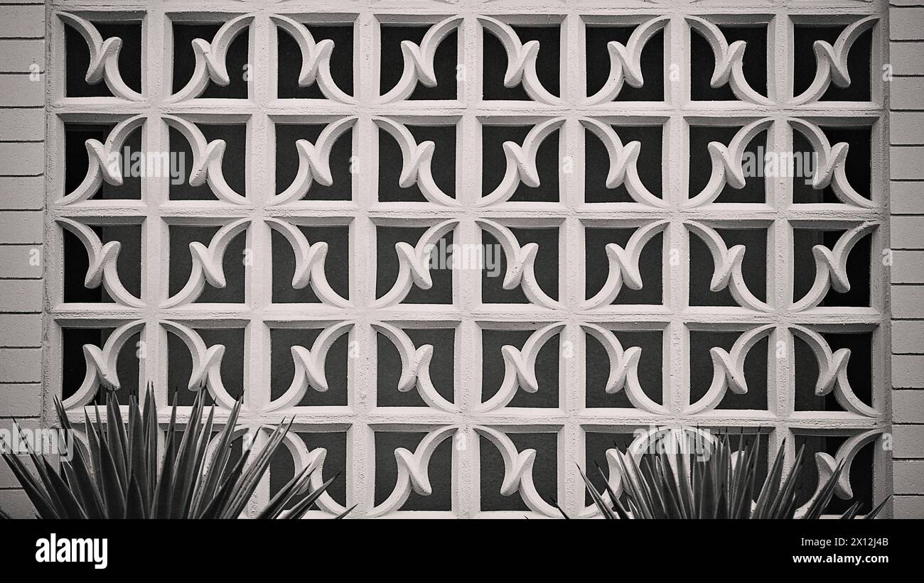 Palm springs breeze block hi-res stock photography and images - Alamy