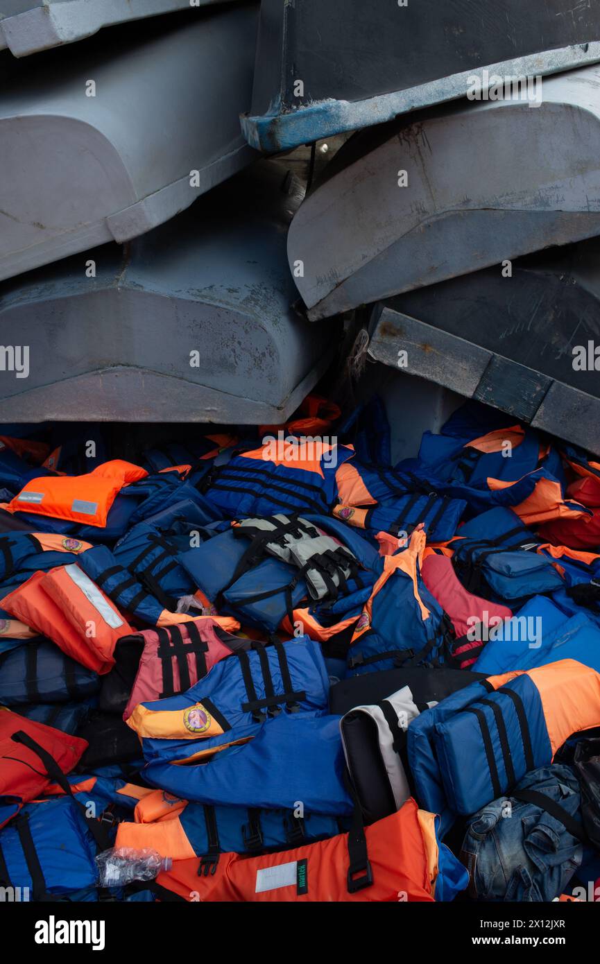 Lampedusa refugees crossing hi-res stock photography and images - Alamy