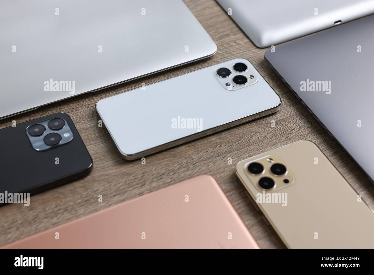 Tech gadgets on table hi-res stock photography and images - Alamy