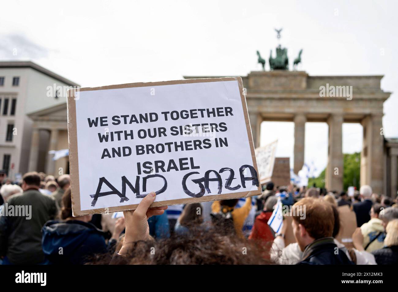 Solidaritätsdemo für Israel unter dem Motto Hands Off Israel Wir stehen ...