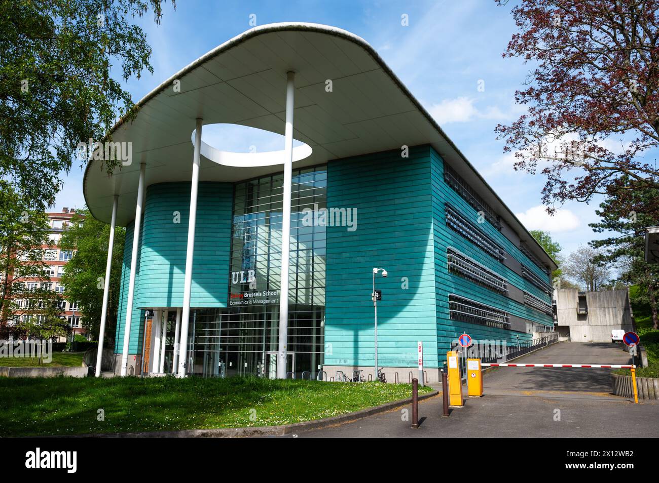 Faculty of management hi-res stock photography and images - Alamy