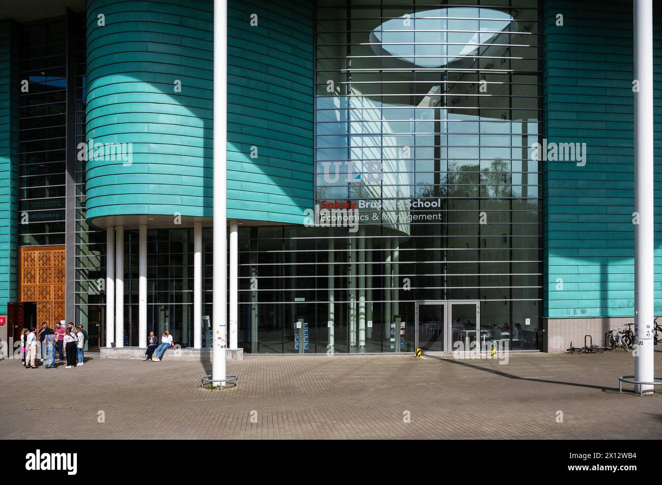 Faculty of management hi-res stock photography and images - Alamy