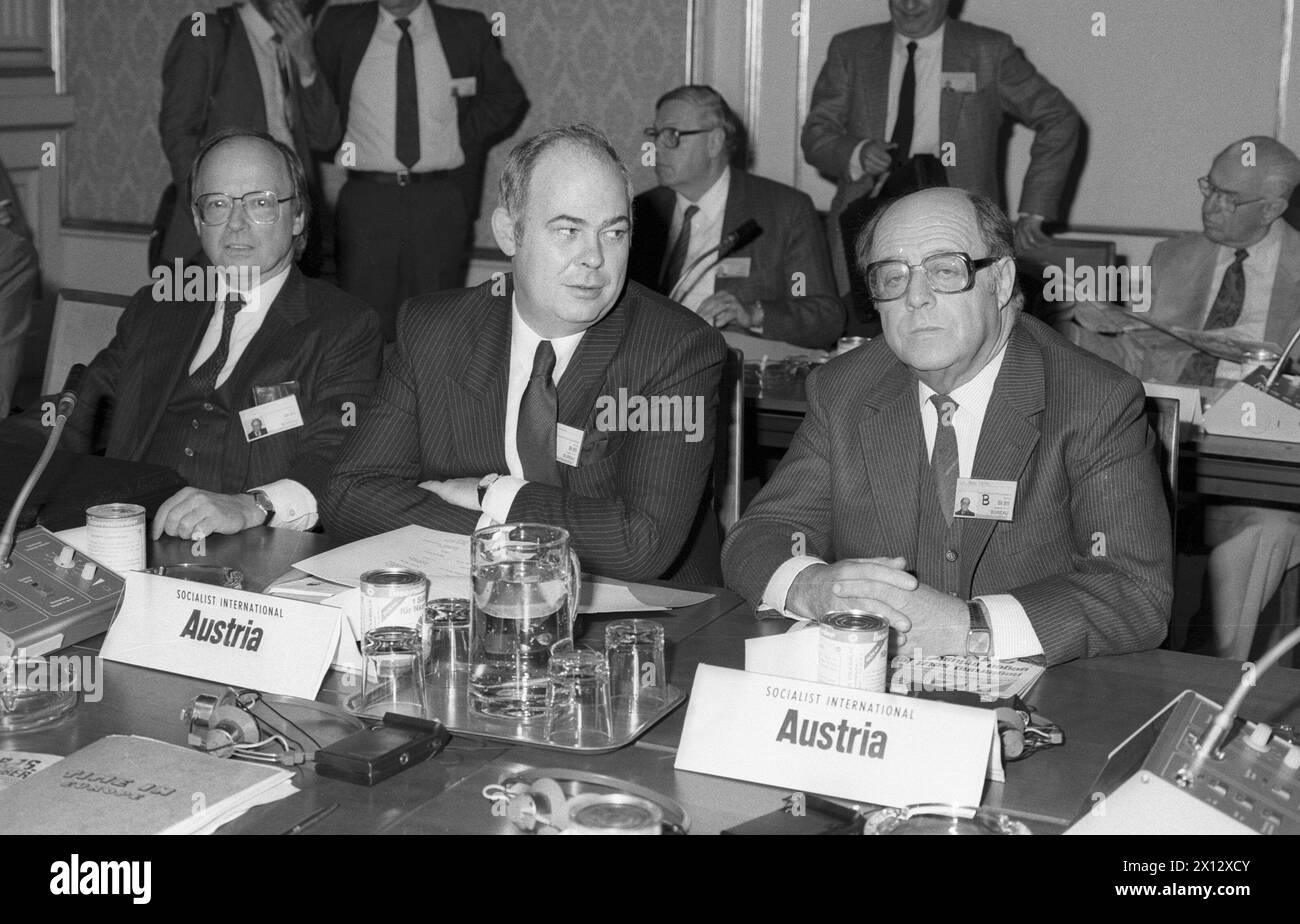 Photo of October 16, 1985 shows Adolf Czettel (r), president of the ...