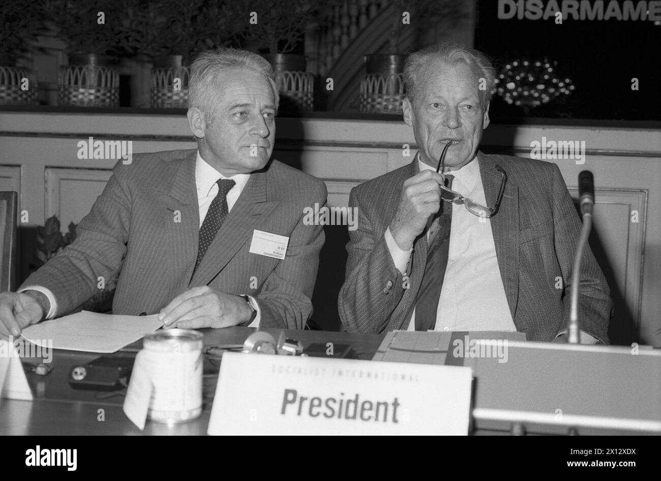 Photo of October 16, 1985 shows Austrian Minister for Foreign Affairs ...
