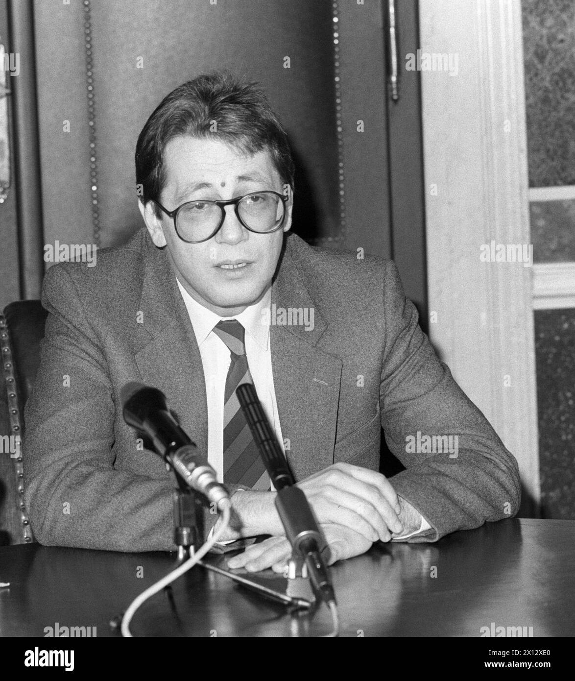 26 November 1985: Portrait of minister of transport Ferdinand Lacina ...