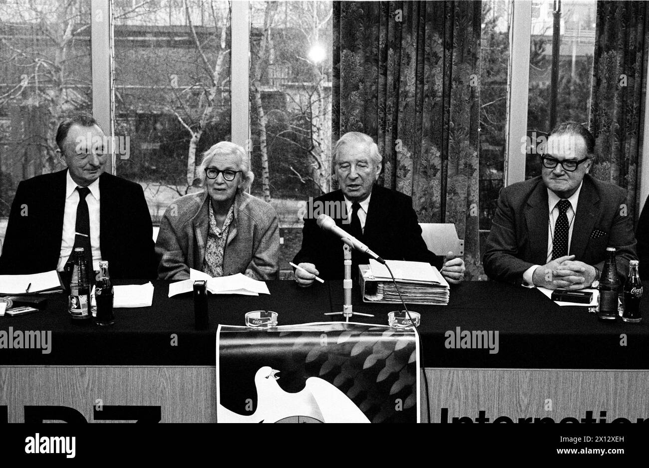 During a press conference in Vienna on December 18th 1985 ...