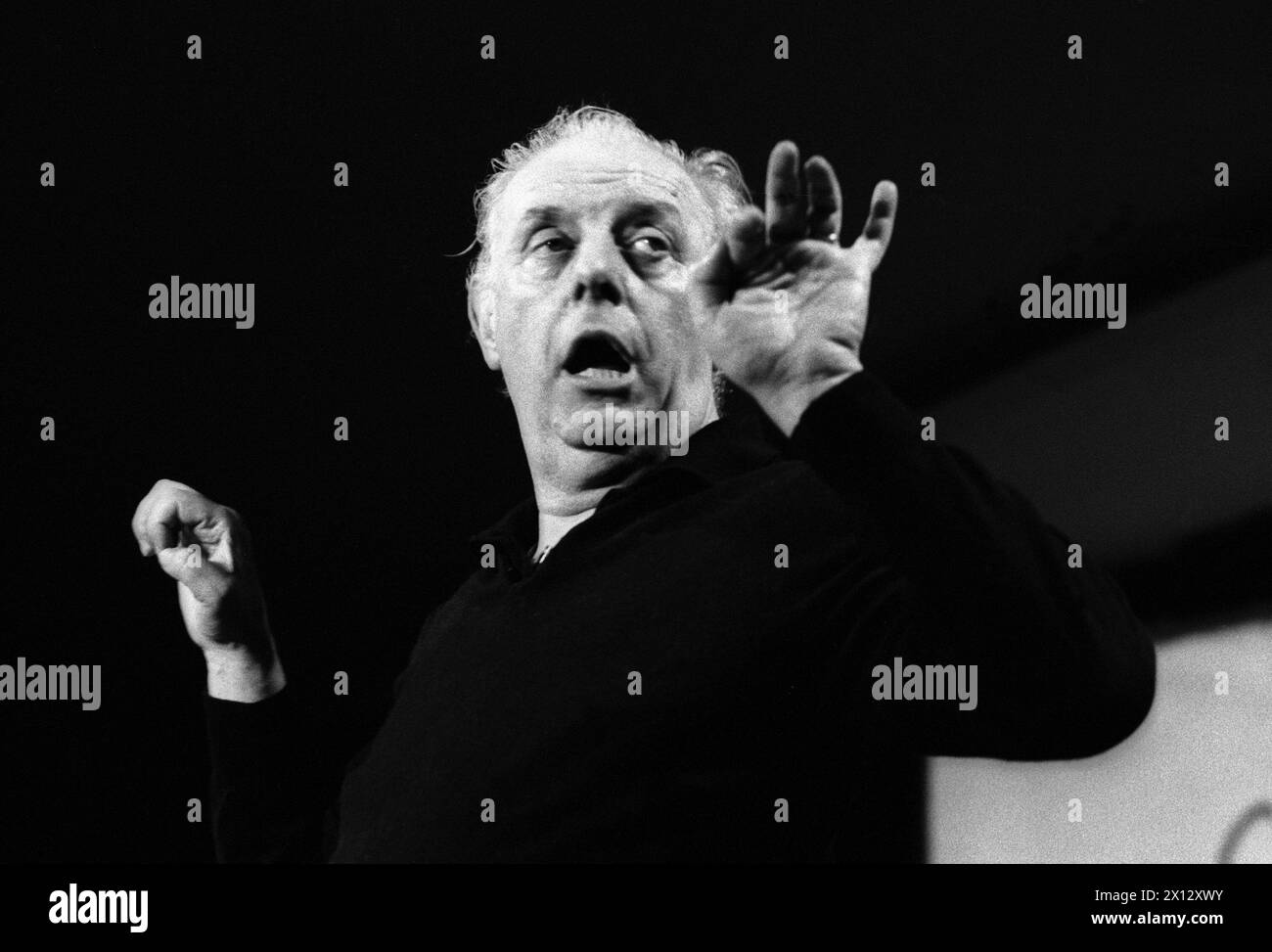Vienna, 13.04.1986: Italian artist and author Dario Fo appeared on ...