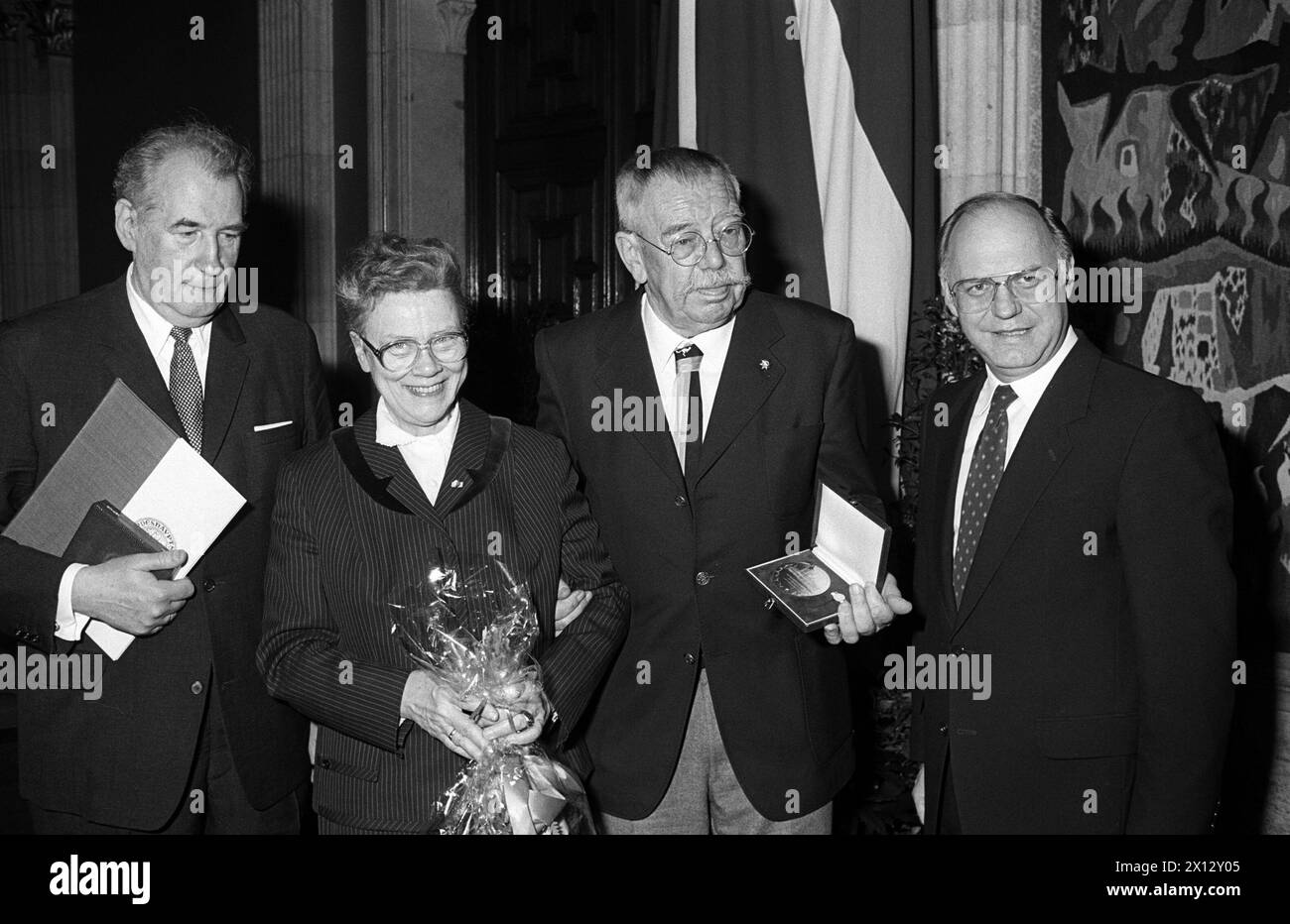 Secretary of cultur hi-res stock photography and images - Alamy