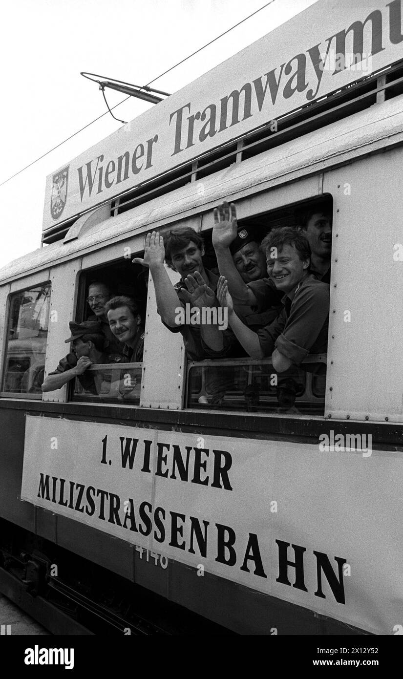 Vienna on 24 May 1986: About 80 soldiers, who were promoted to ...