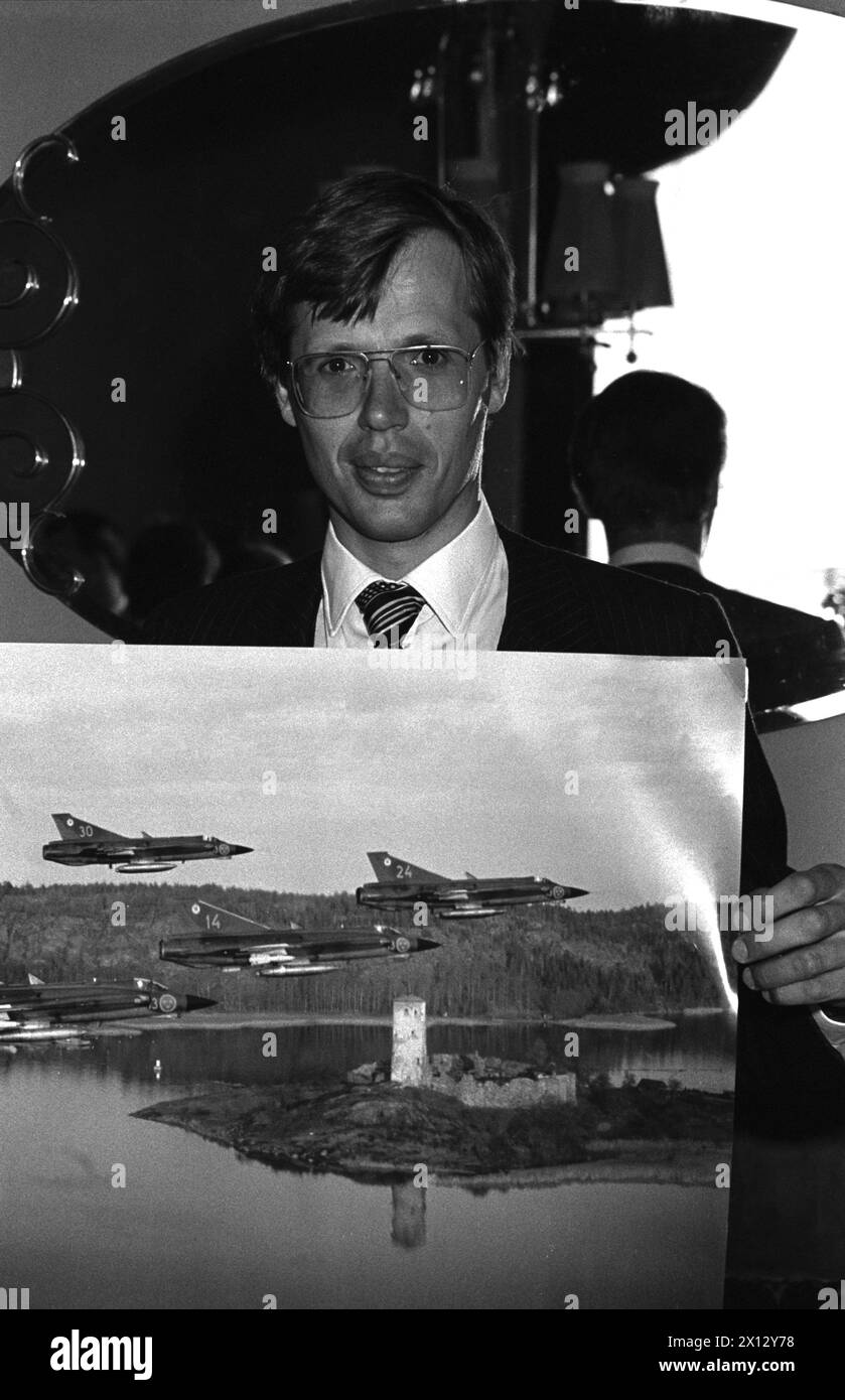 Vienna on 2 June 1986: Former officer Schmidt refered the "Draken ...