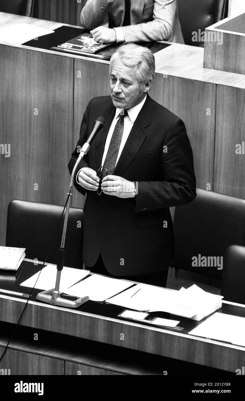 Austria's foreign minister Leopold Gratz delivers his last speech at ...