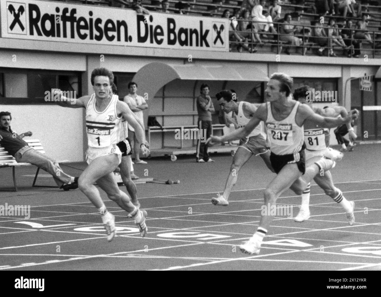 31 seconds hi-res stock photography and images - Alamy