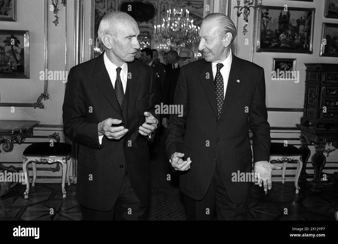 Inaugurational ceremony of Dr. Kurt Waldheim: Outgoing federal ...