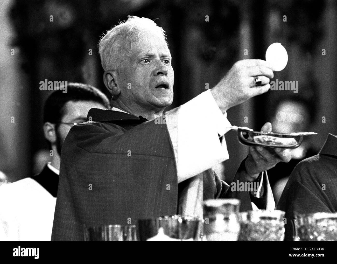 Consecration mass Black and White Stock Photos & Images - Alamy