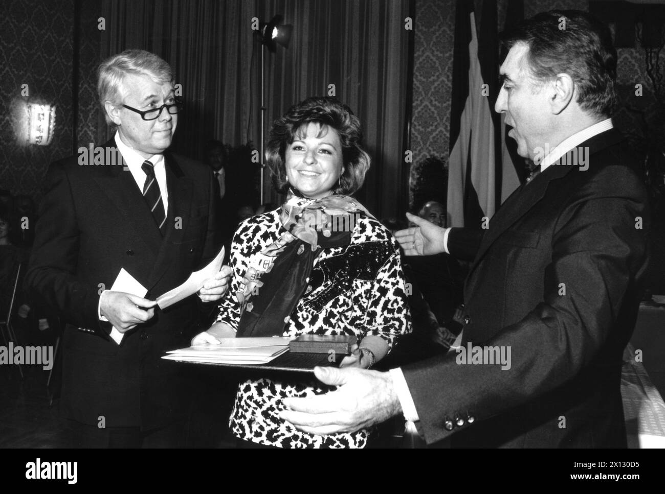 Vienna's mayor Helmut Zilk (r.), and Peter Weck, director of the ...
