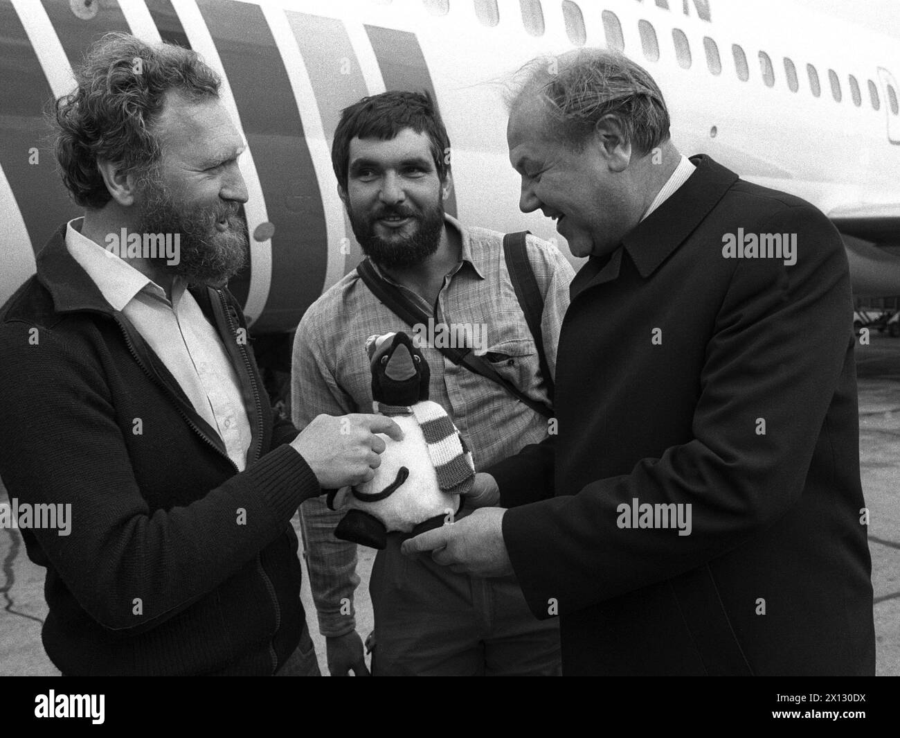 Politics of the antarctic Black and White Stock Photos & Images - Alamy