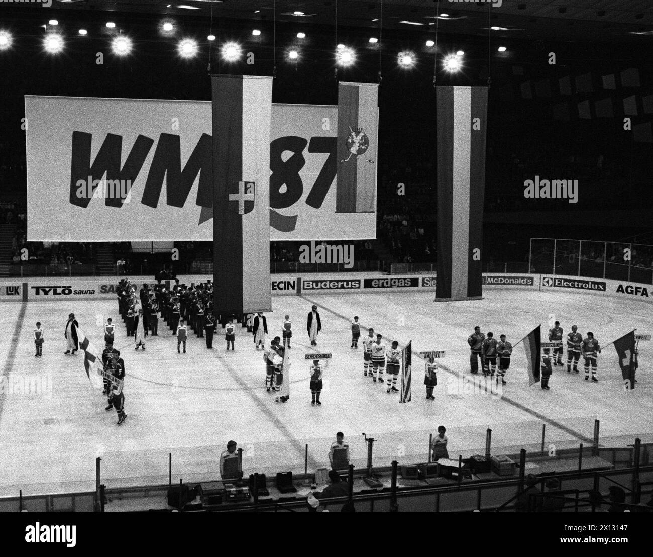 The photo taken on April 17th 1987 on the occasion of the 52nd Ice ...