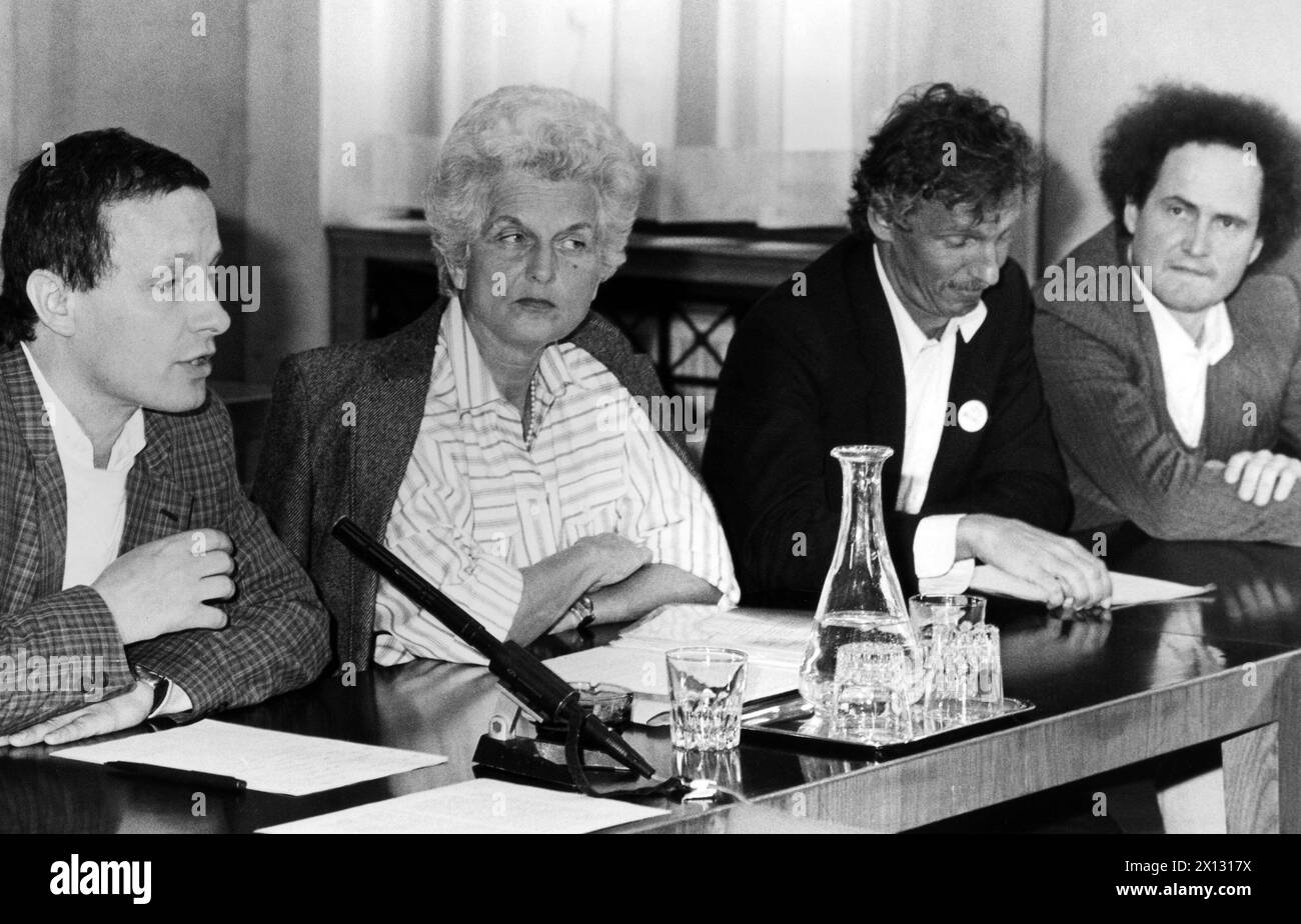 The Austrian Green Party explained in a press conference on the 14th of ...