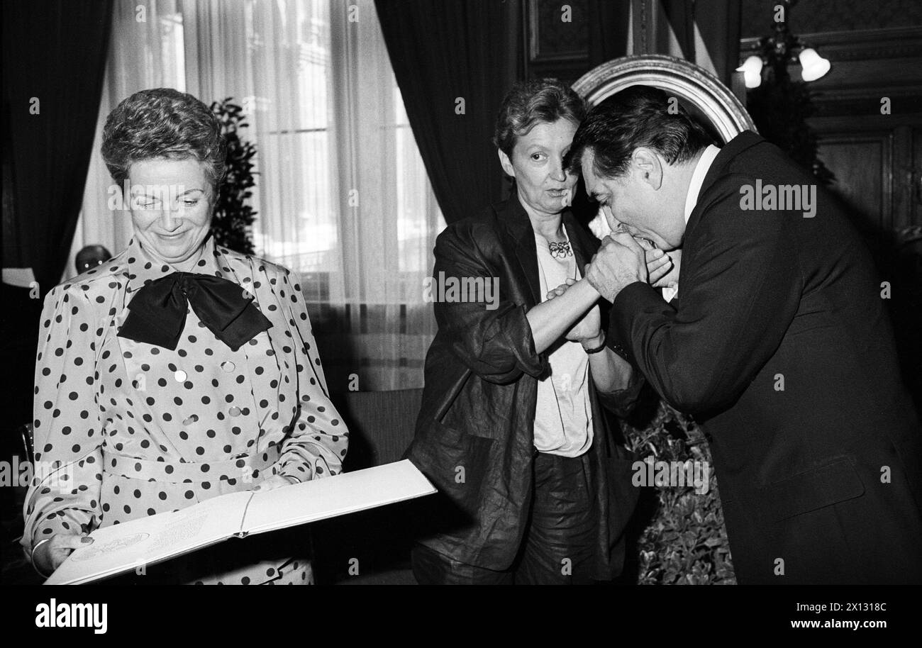 Photo shows christine Black and White Stock Photos & Images - Alamy