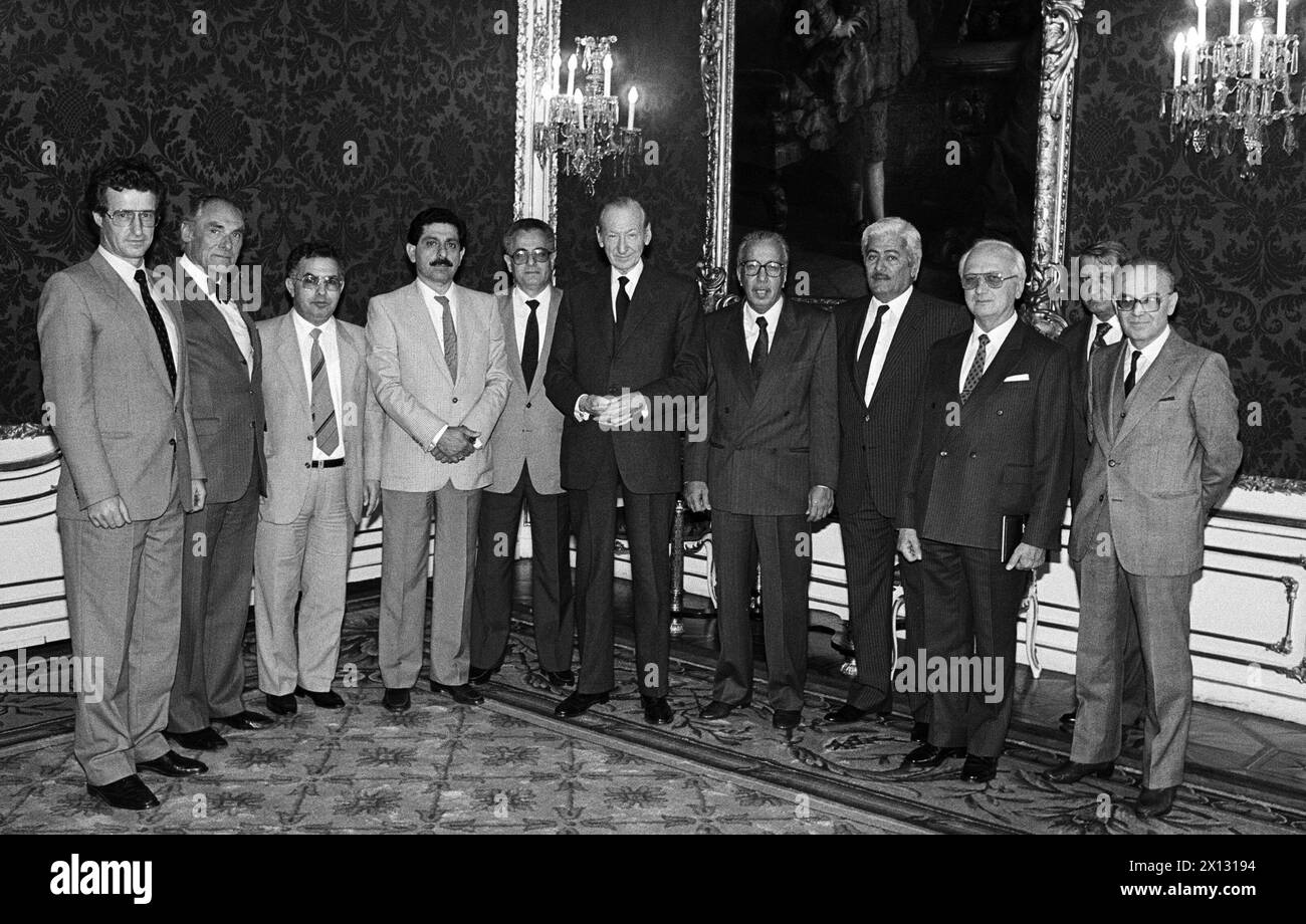 People associated with commercial activ hi-res stock photography and ...