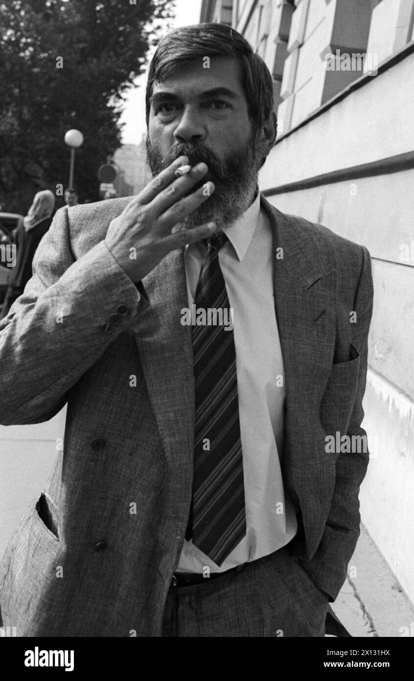 The photo was taken on September 2nd 1987 on the occasion of the case ...