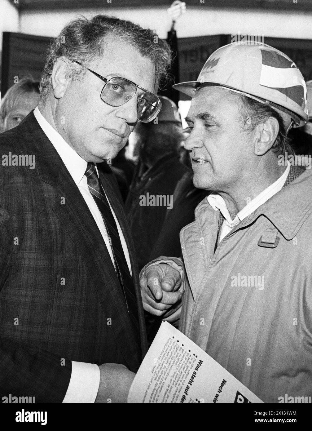 The photo was taken on October 27th 1987 on the occasion of the party ...