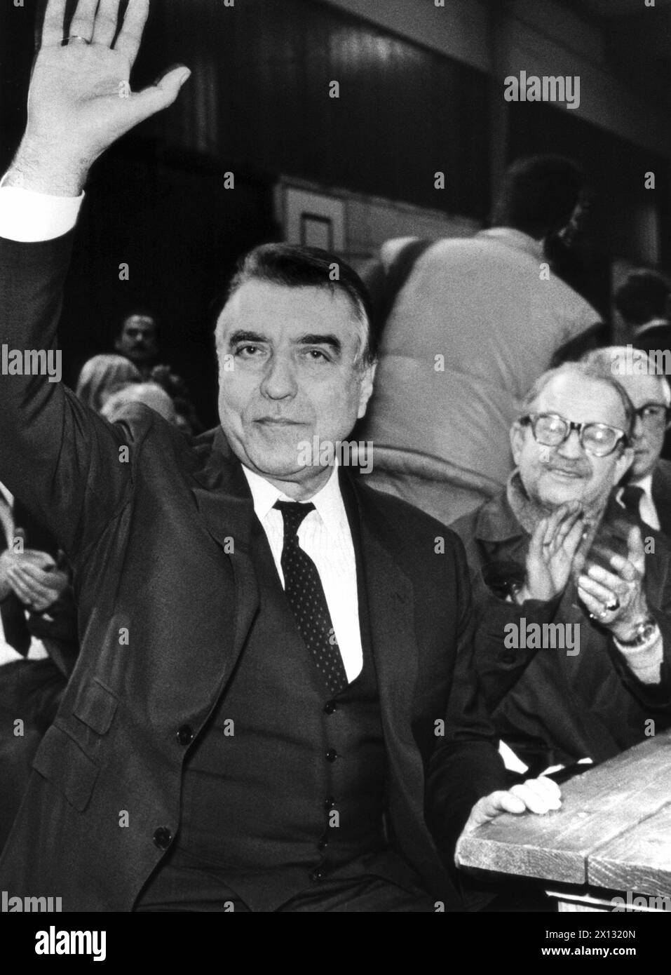 Vienna's mayor Dr. Helmut Zilk at the final rally of the SPOE's ...