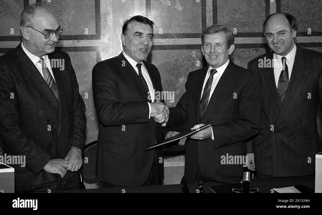 (f.l.t.r.) Vicegeral mayor Hans Mayr, Vienna's mayor Dr. Helmut Zilk ...