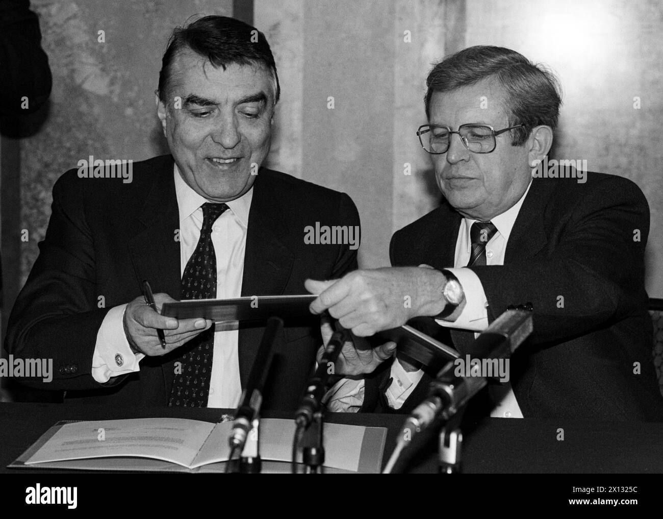 Vienna's mayor Dr. Helmut Zilk (l.) and the governor of Lower Austria ...