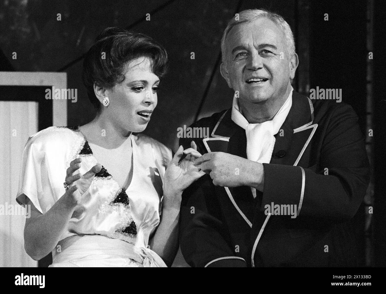 Elisabeth Kales as Lilli Vanessi alias Katharina and Peter Minich as ...