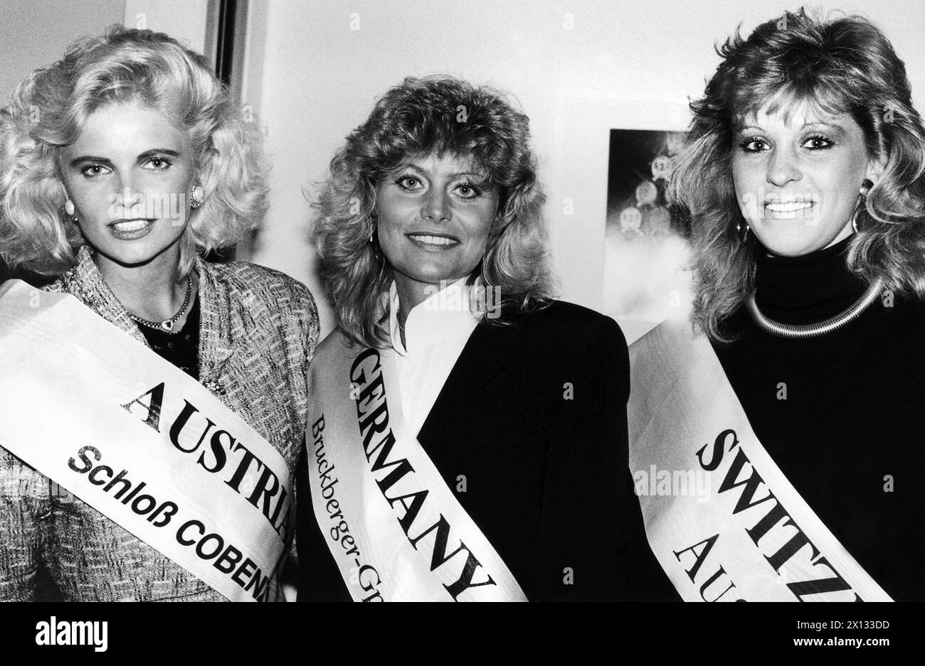 Beauty contestants l r hi-res stock photography and images - Alamy