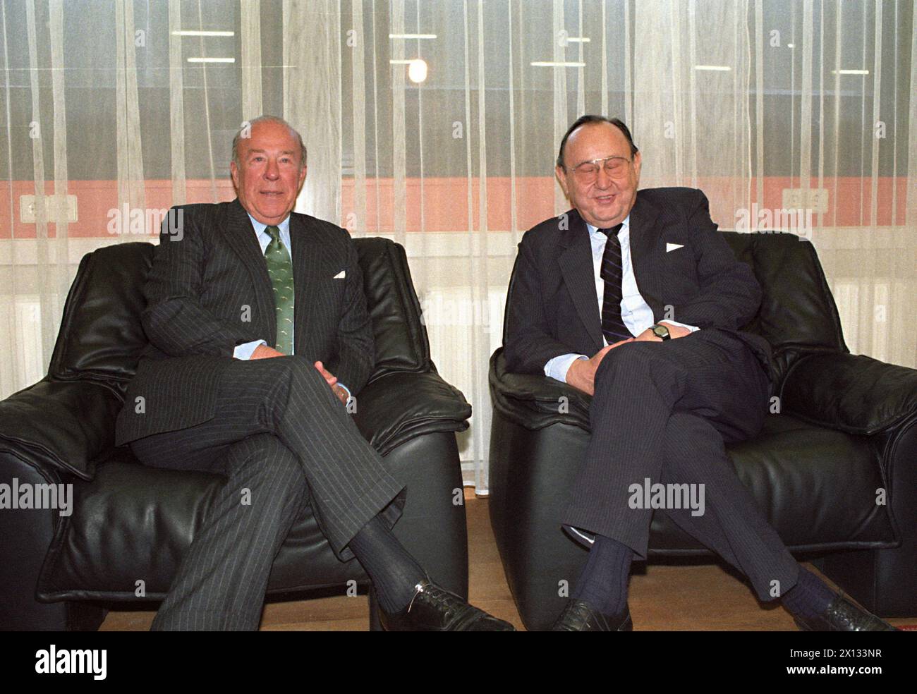 Vienna on January 17th 1989: Meeting of George Shultz (l.), US-state ...