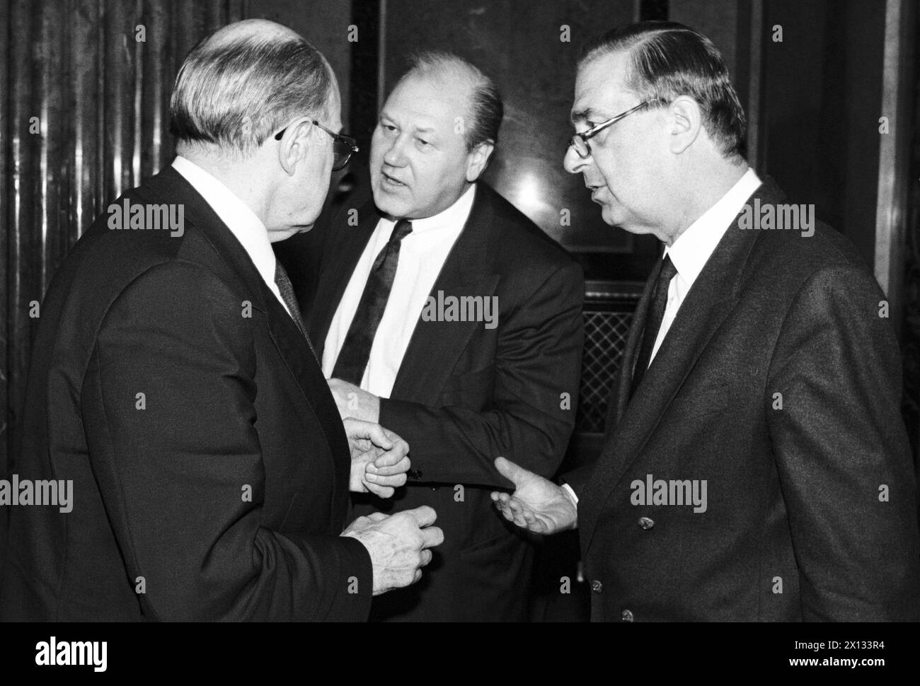 (f.l.t.r.) Ludwig Steiner, chairman of the board, former Interior ...