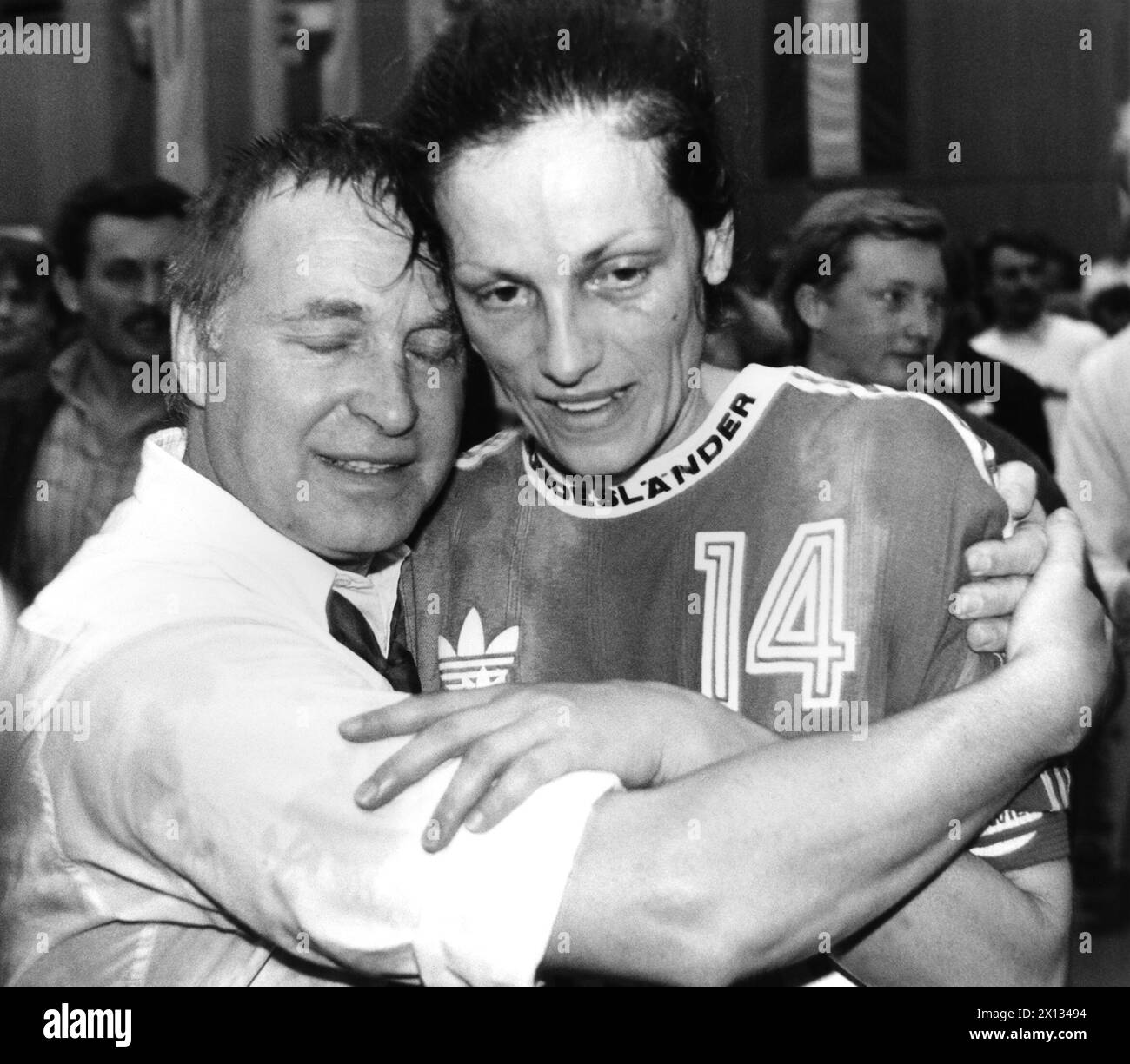 Vienna on May 1st 1989: Hypo-manager Gunnar prokop hugs his handball ...
