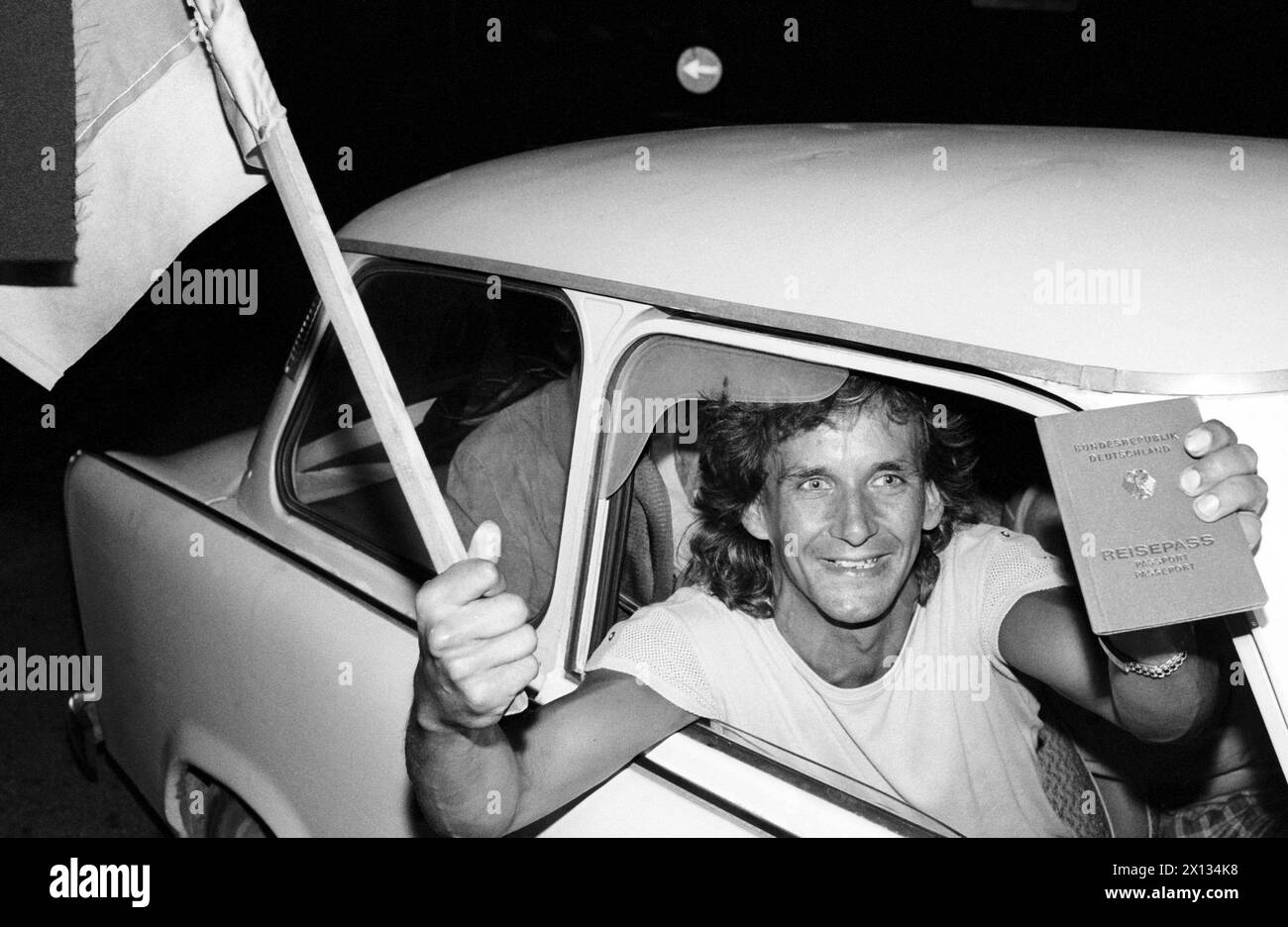 Klingenbach on September 11th 1989: Refugees of Eastern Germany pass ...