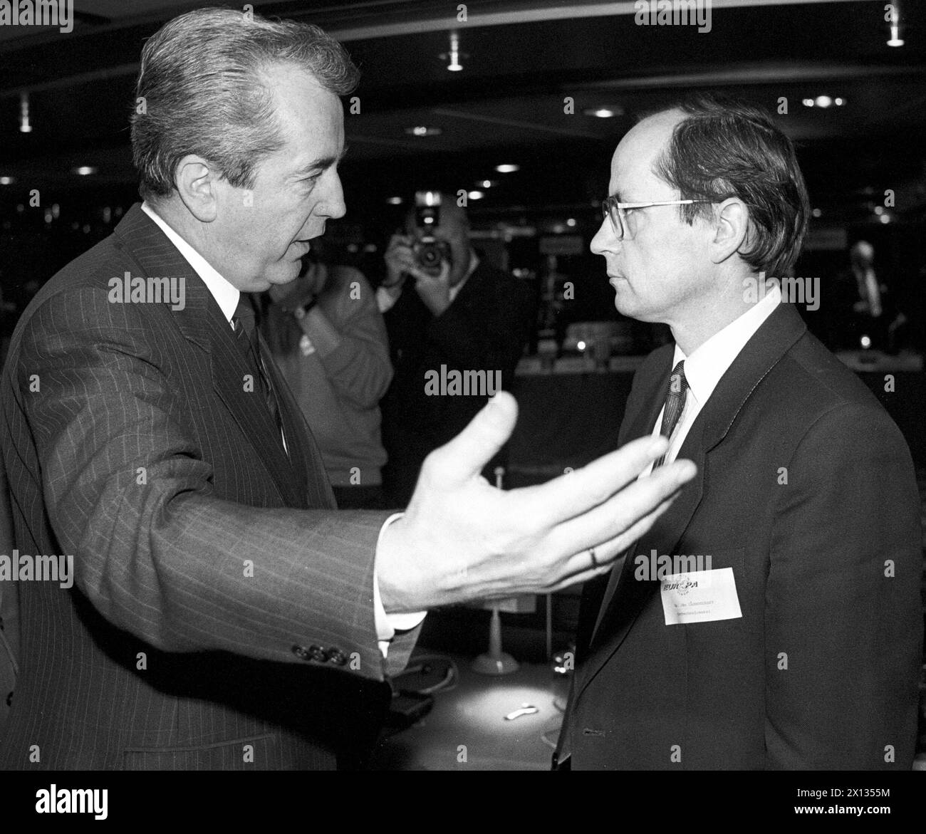 Vienna on January 11th 1990: Austria's foreign minister Alois Mock (l ...
