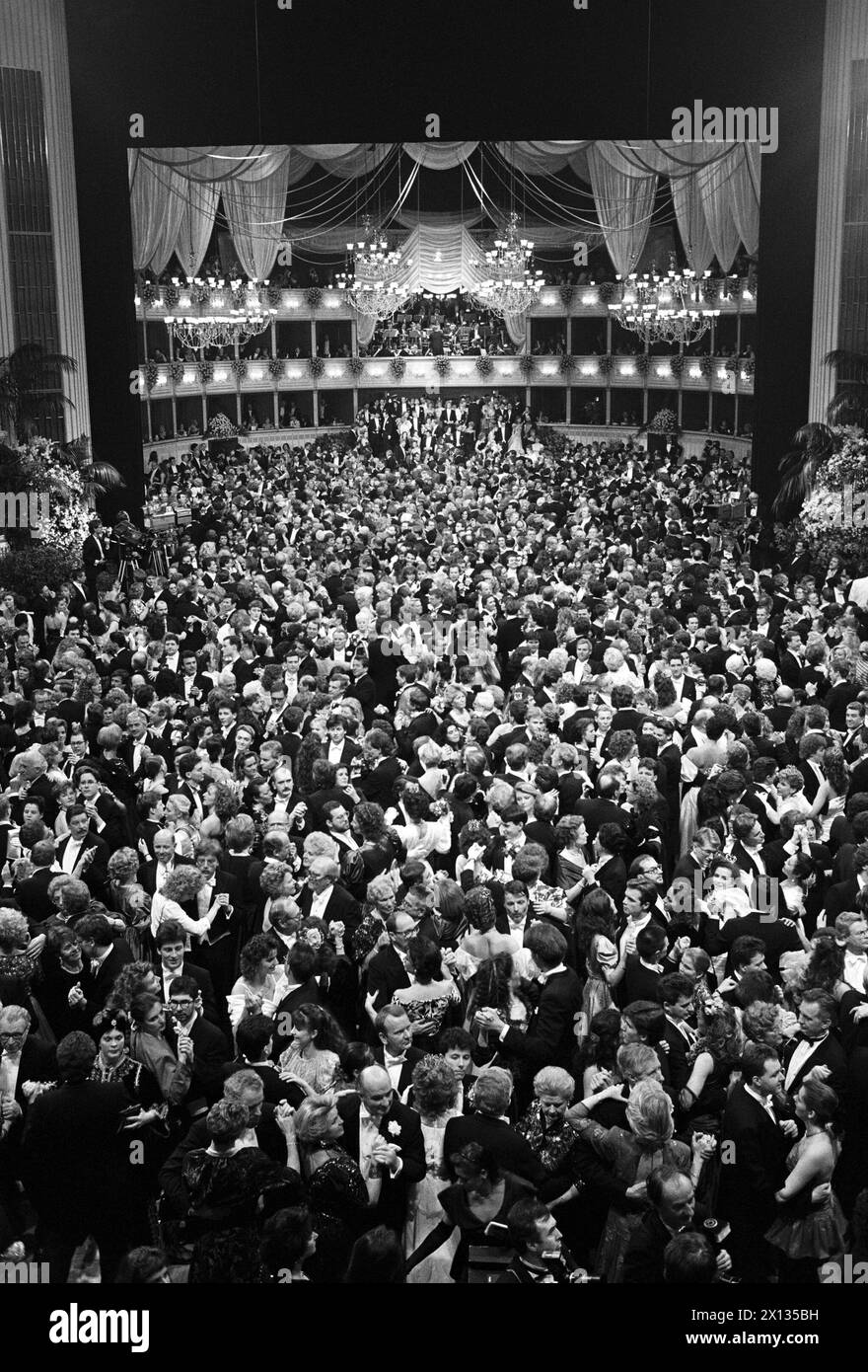 Dancing guests at the Viennese Opera Ball on February 23rd 1990 ...