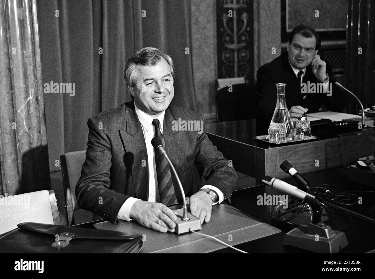 19900222 hi-res stock photography and images - Alamy