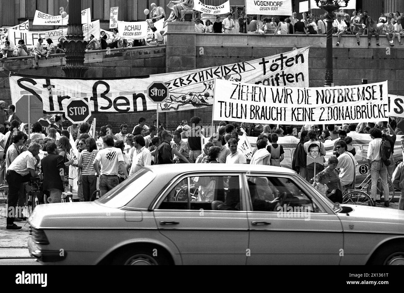 Vienna on May 11th 1990: Members of 90 traffic initiatives demonstrated ...