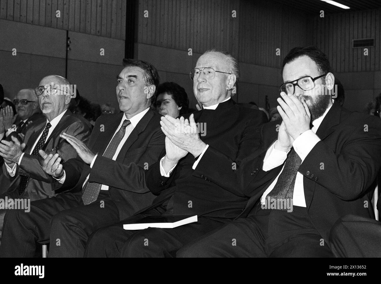 Paul chaim eisenberg Black and White Stock Photos & Images - Alamy