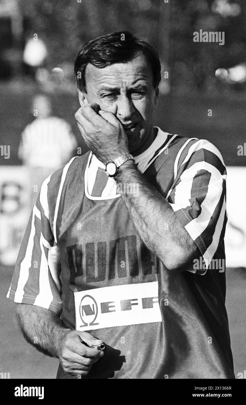 Team of people 1990 Black and White Stock Photos & Images - Alamy