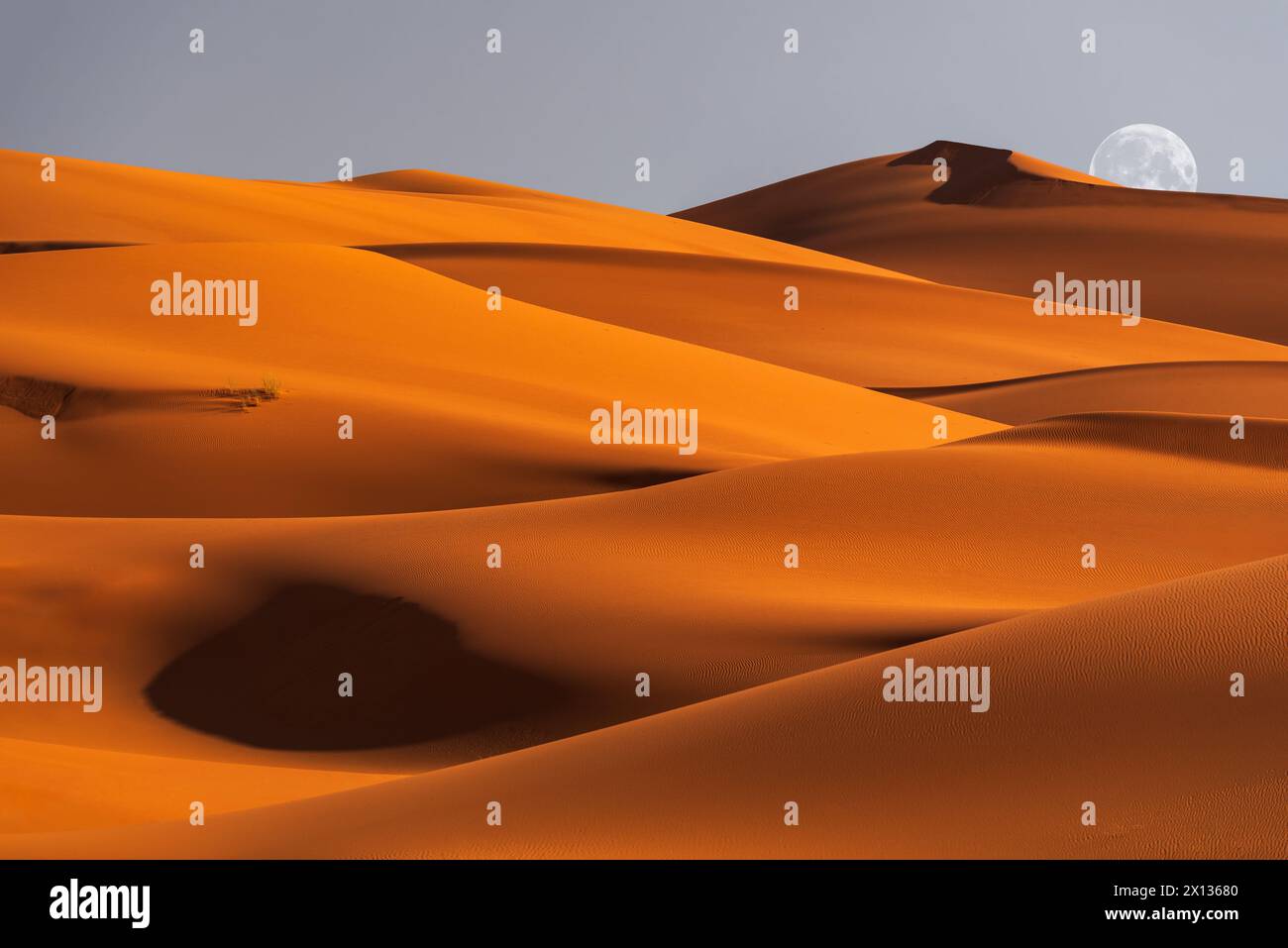 Sahara desert sand dunes sunset hi-res stock photography and images - Alamy