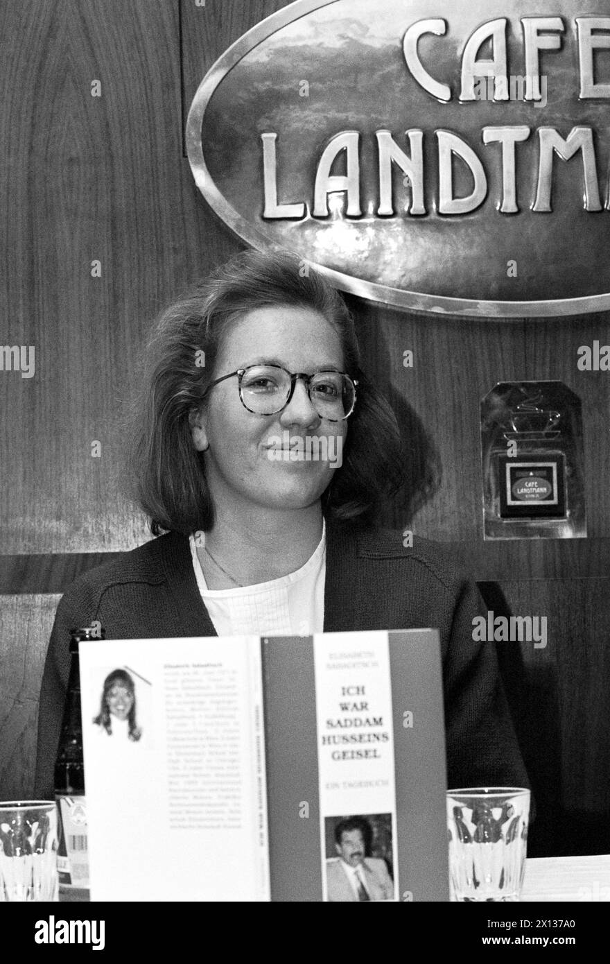 Saddam kuwait 1990 Black and White Stock Photos & Images - Alamy