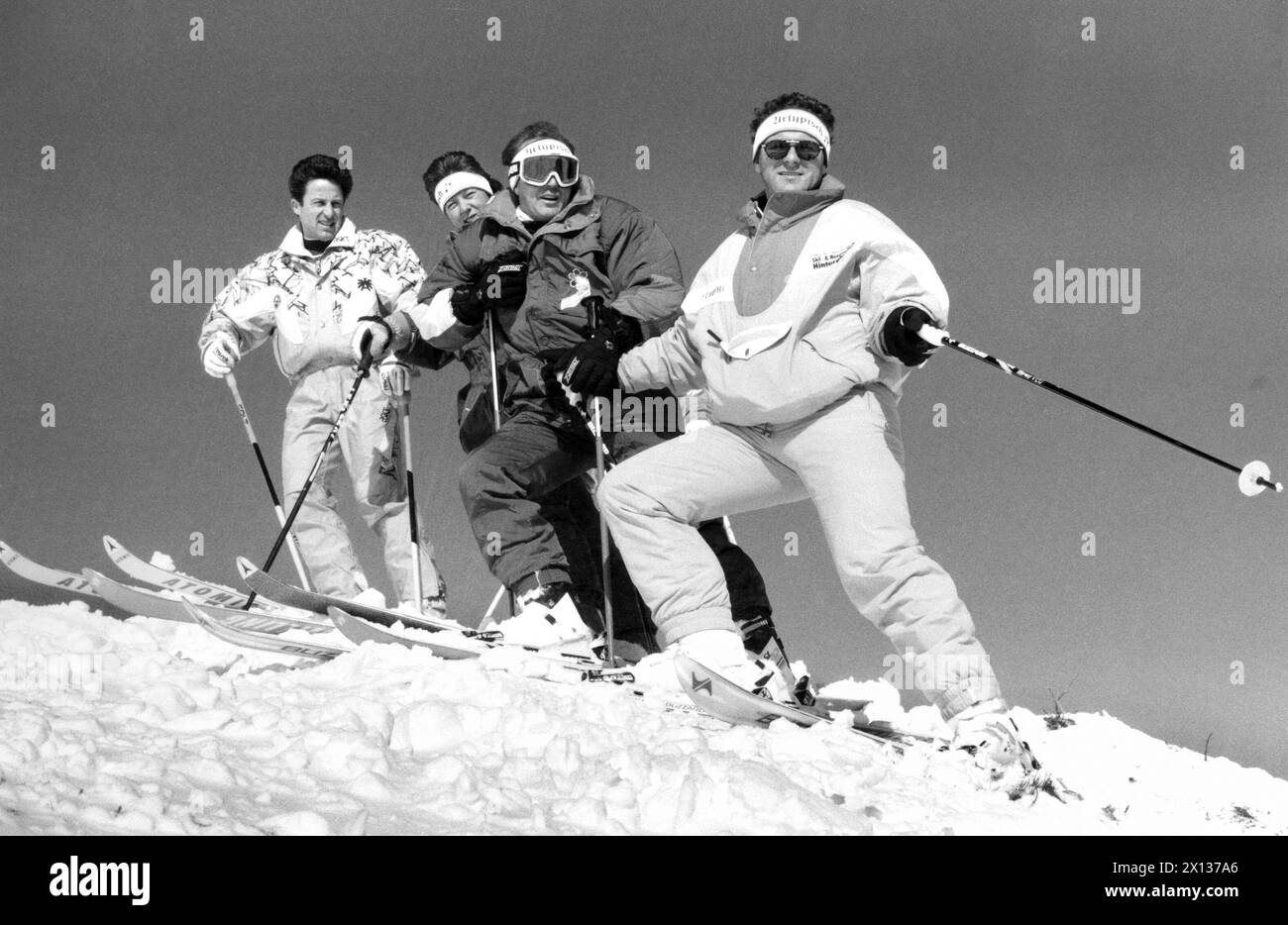 Saalbach-Hinterglemm on December 11th 1990: (l-r) Hans Enn, Annemarie ...