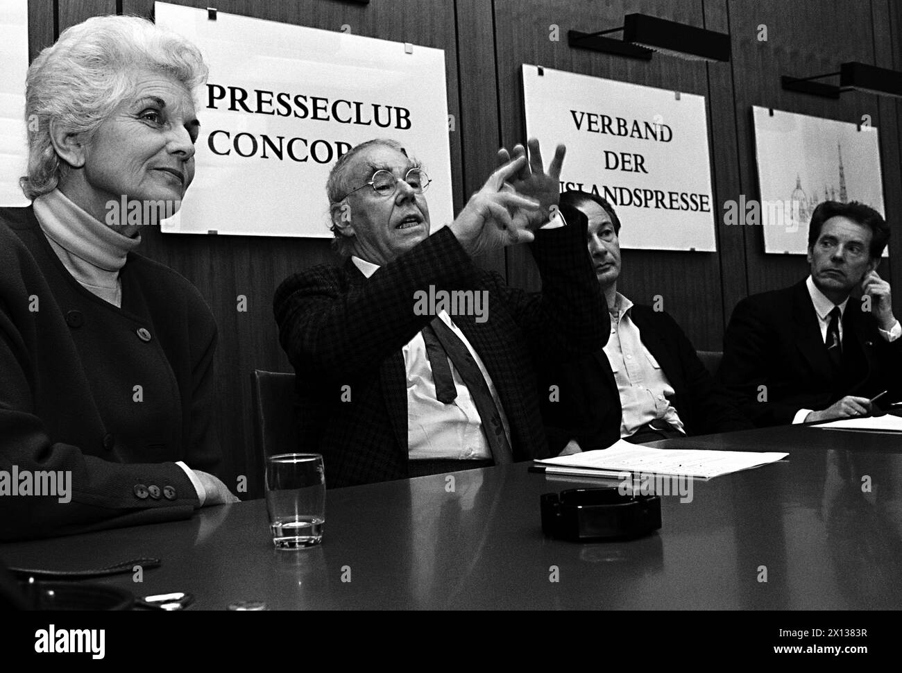 Blau press Black and White Stock Photos & Images - Alamy