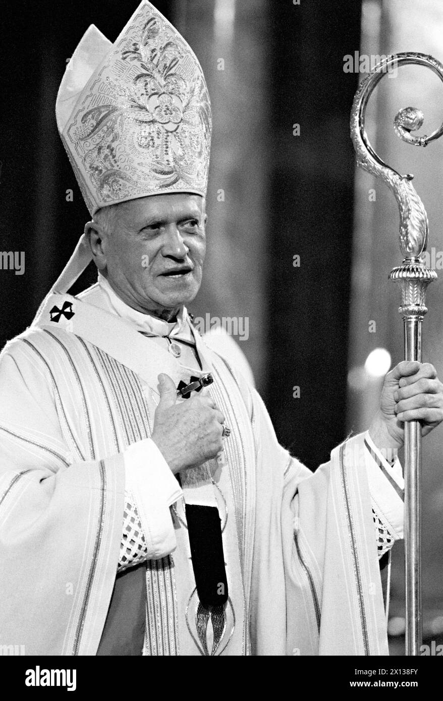 Cardinal picture Black and White Stock Photos & Images - Alamy