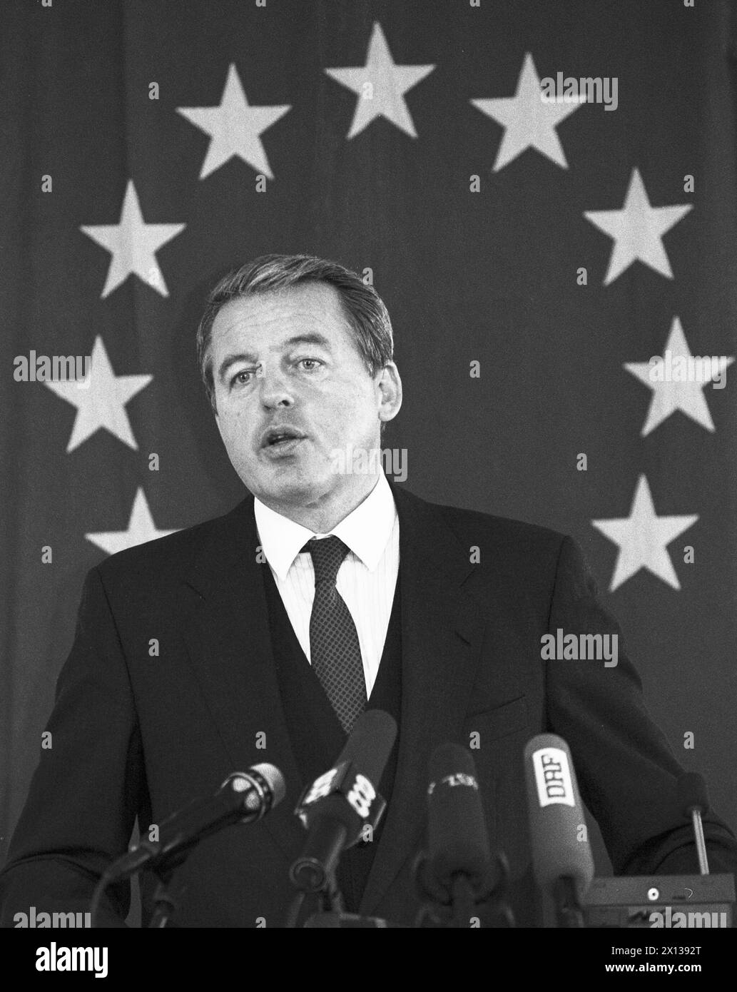 Social democratic party logo Black and White Stock Photos & Images - Alamy