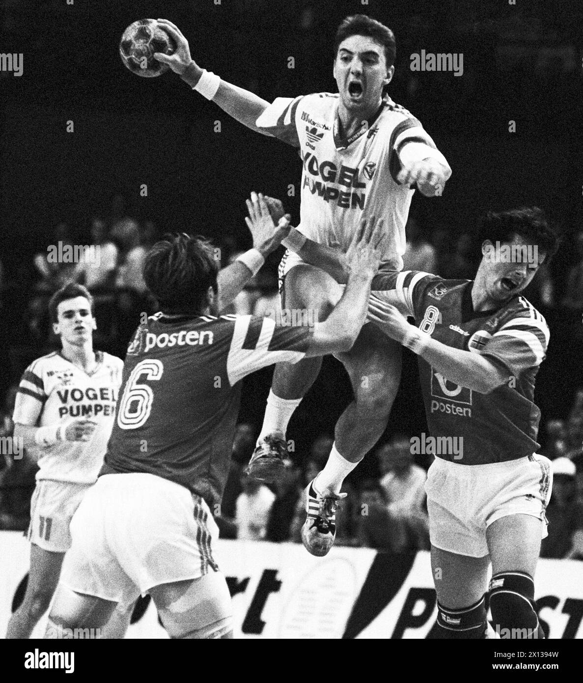 Austrian player Andreas Dittert (C.), to his left John petter Sando ...