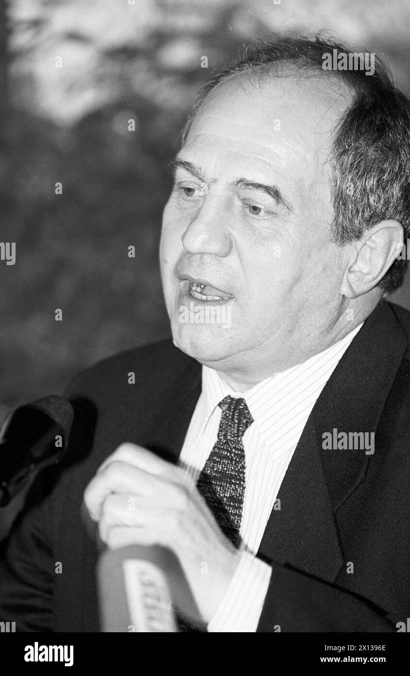 Otto Schenk giving a speech on April 22, 1992 in the Viennese townhall ...